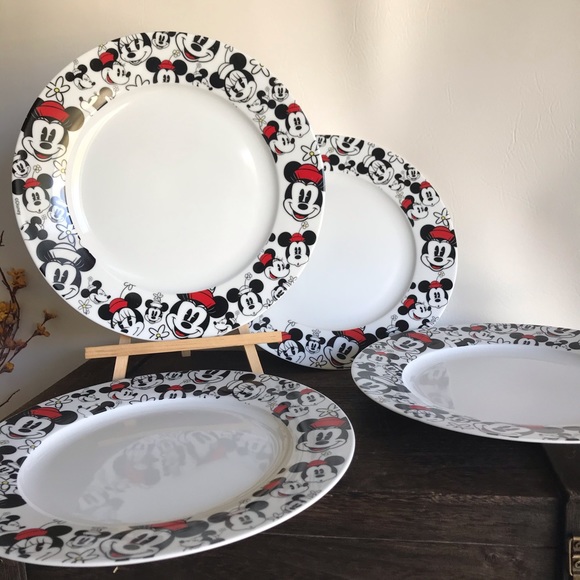 Dining | Disney Minnie Mouse Allover Dining Plates Set 4 | Poshmark